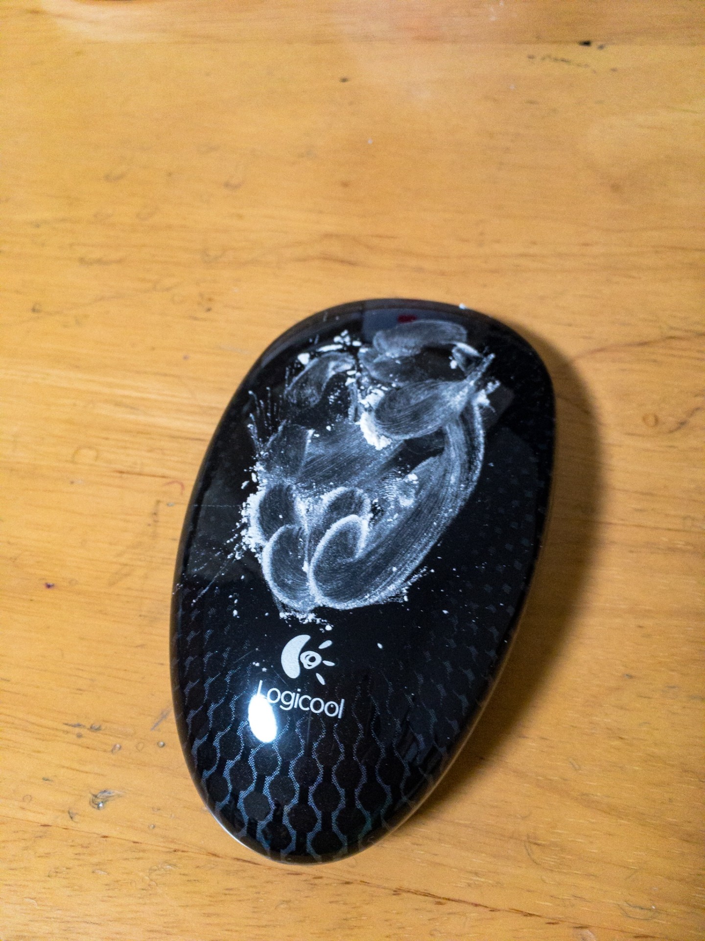 タッチマウスのLogicool T620の表面の滑りを良くして、使いやすくする。 | @SELF