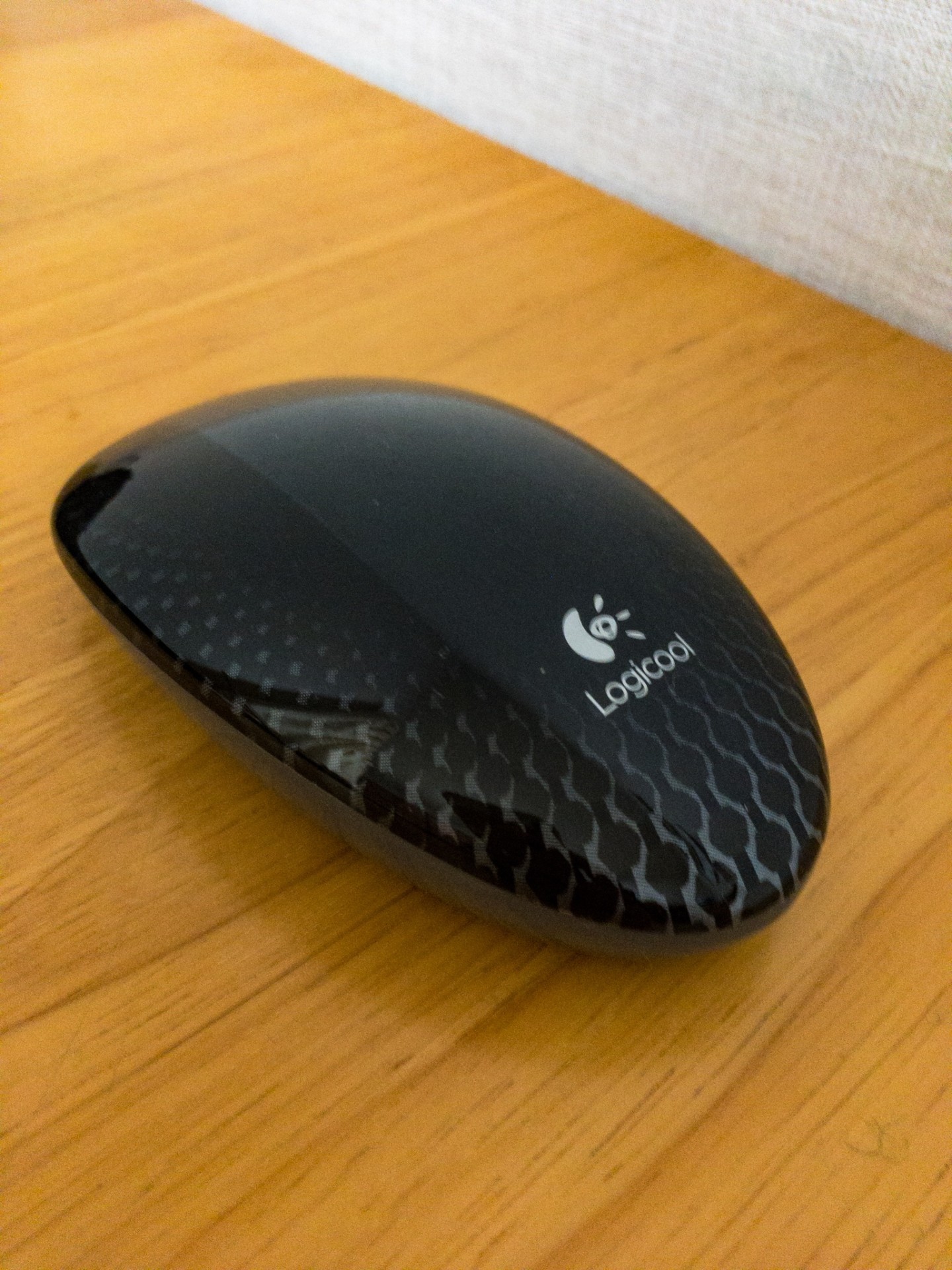 タッチマウスのLogicool T620の表面の滑りを良くして、使いやすくする。 | @SELF